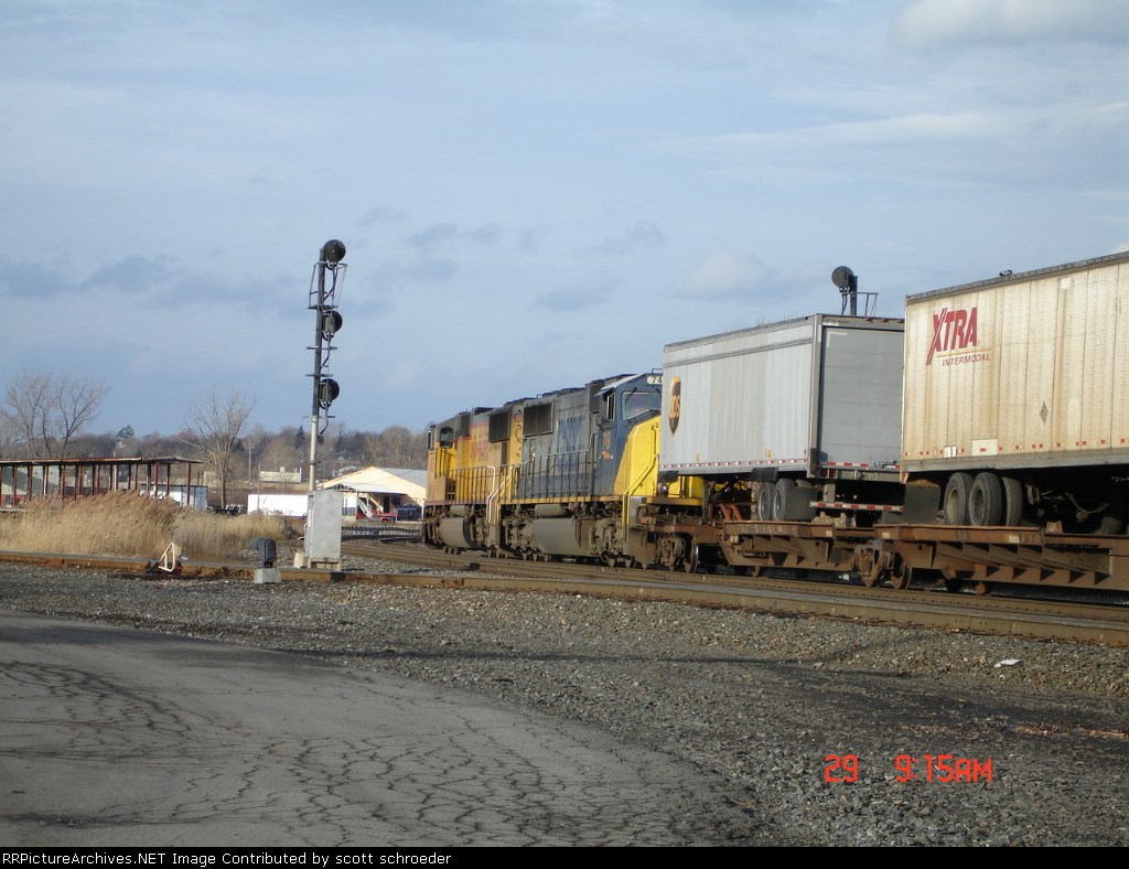 CSX 749 & UP 4182 are the chosen power for the CSX Q109